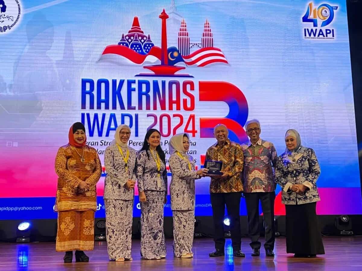 Menkop UKM Ajak Iwapi Dorong UMKM Perempuan Terhubung ke Rantai Pasok ...
